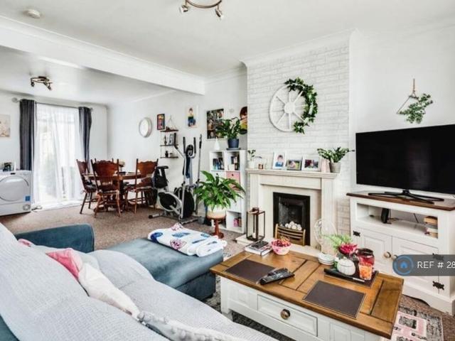 2 bedroom terraced house to rent