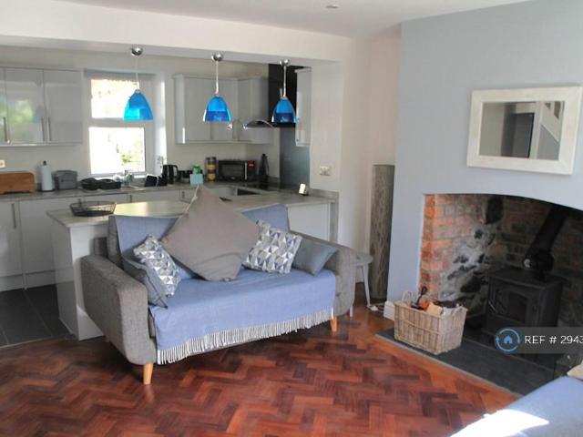 2 bedroom terraced house to rent