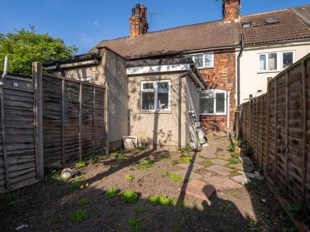 2 bedroom terraced house to rent