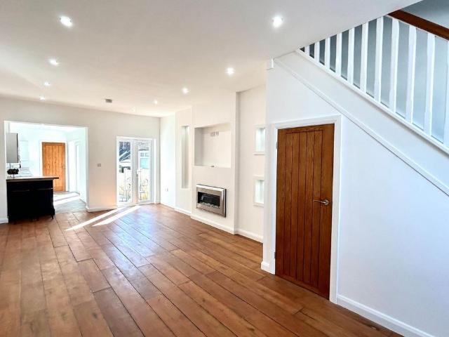 2 bedroom terraced house to rent