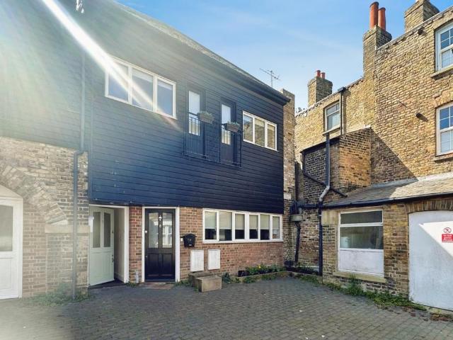 2 bedroom terraced house to rent