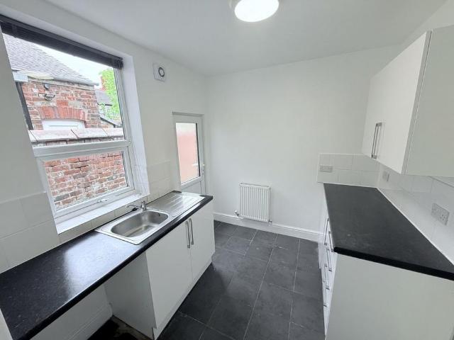 2 bedroom terraced house to rent