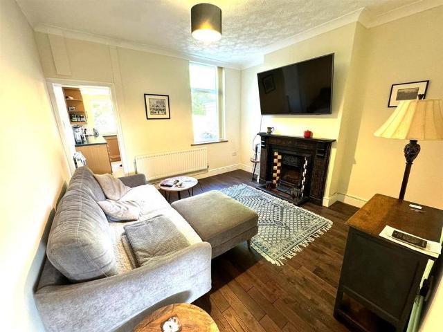 2 bedroom terraced house to rent