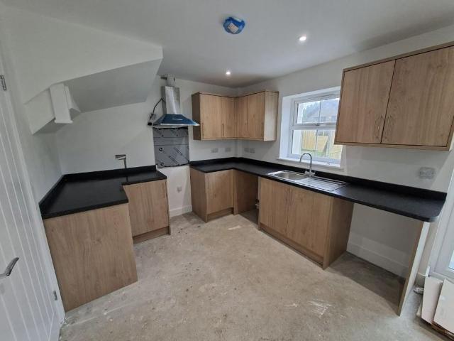 2 bedroom terraced house to rent