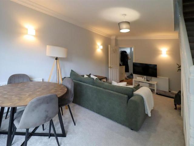 2 bedroom terraced house to rent