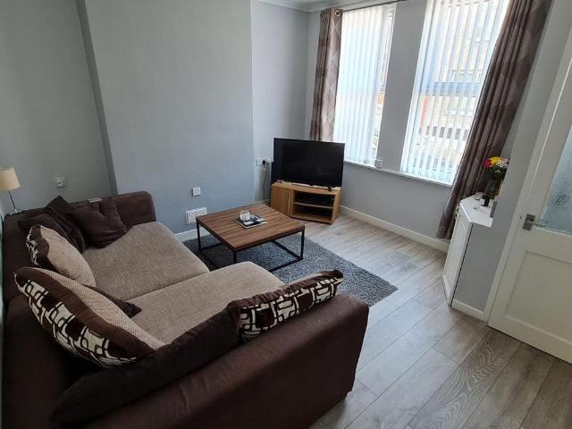 2 bedroom terraced house to rent