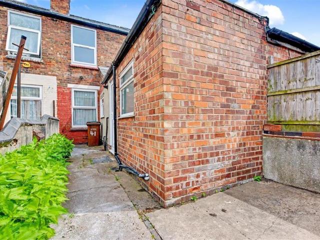 2 bedroom terraced house to rent