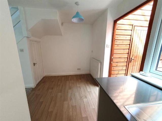 2 bedroom terraced house to rent