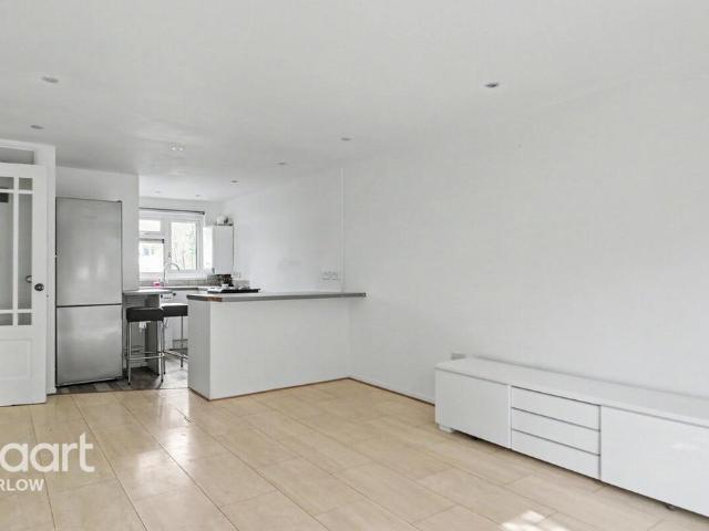 2 bedroom maisonette to rent