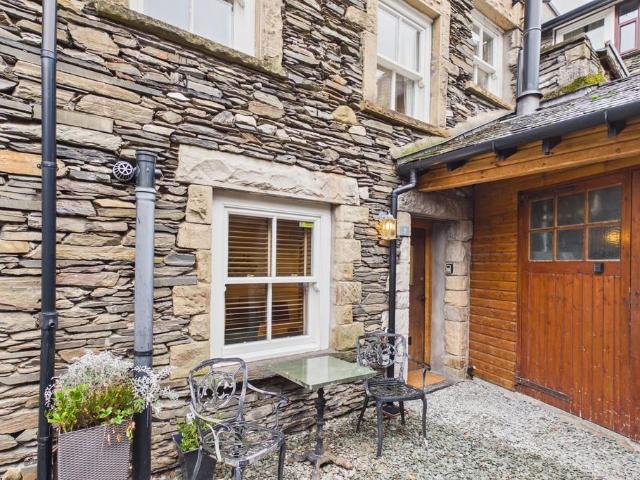 2 bedroom terraced house to rent