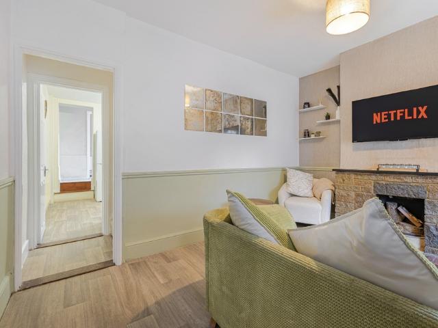 2 bedroom terraced house to rent