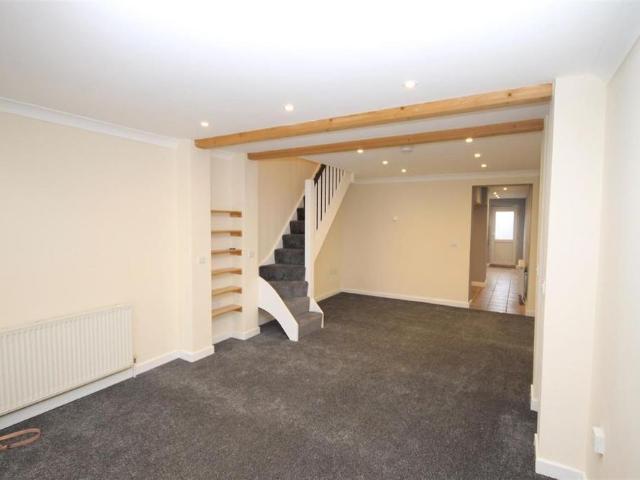 2 bedroom terraced house to rent