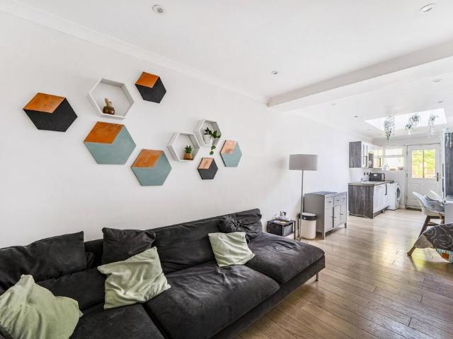 2 bedroom terraced house to rent