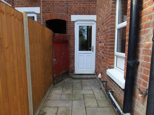 2 bedroom terraced house to rent