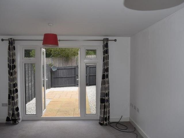 2 bedroom terraced house to rent
