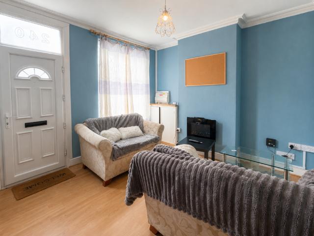 2 bedroom terraced house to rent