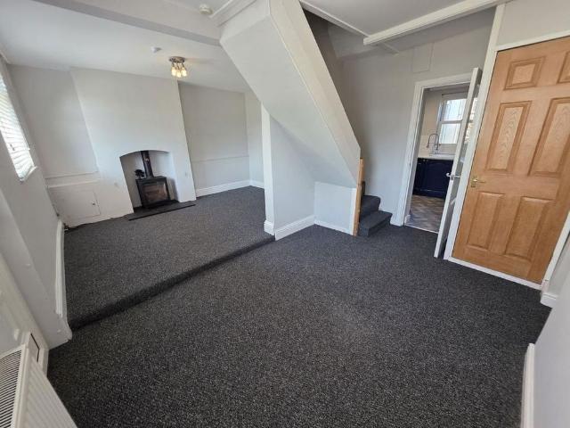 2 bedroom terraced house to rent
