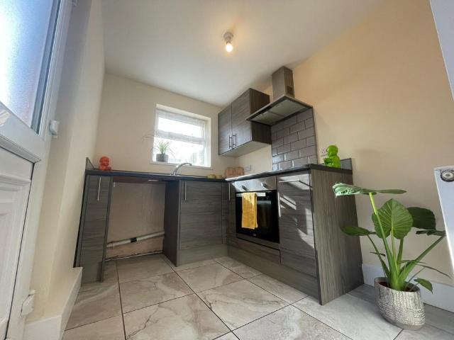 2 bedroom terraced house to rent