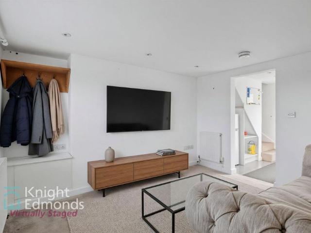 2 bedroom terraced house to rent