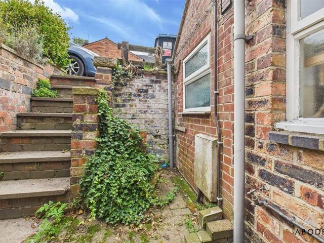 2 bedroom terraced house to rent