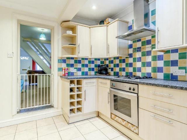 2 bedroom terraced house to rent