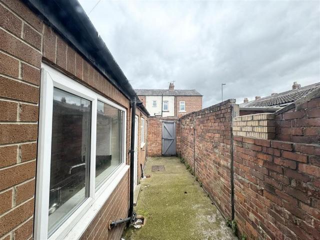 2 bedroom terraced house to rent