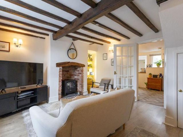 2 bedroom terraced house to rent