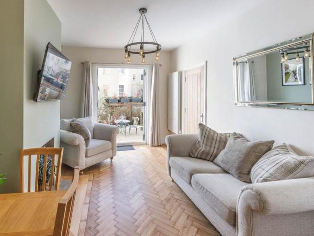 2 bedroom terraced house to rent