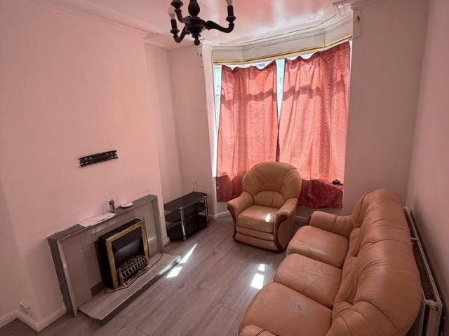 2 bedroom terraced house to rent