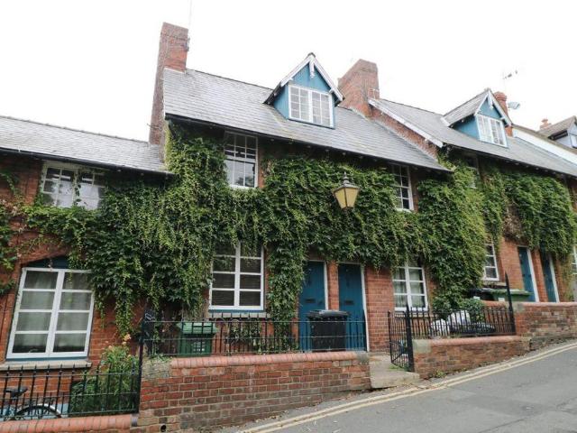 2 bedroom terraced house to rent