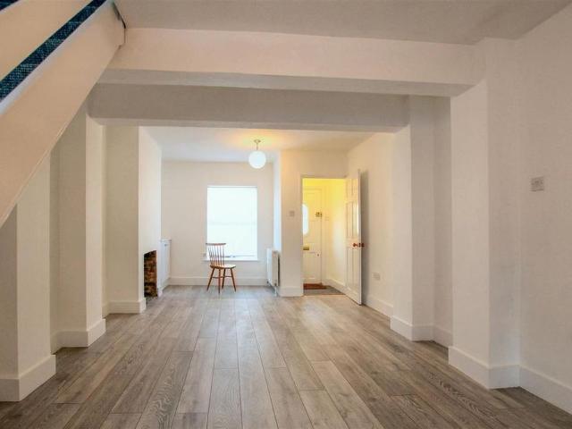 2 bedroom terraced house to rent