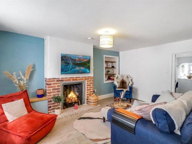 2 bedroom terraced house to rent