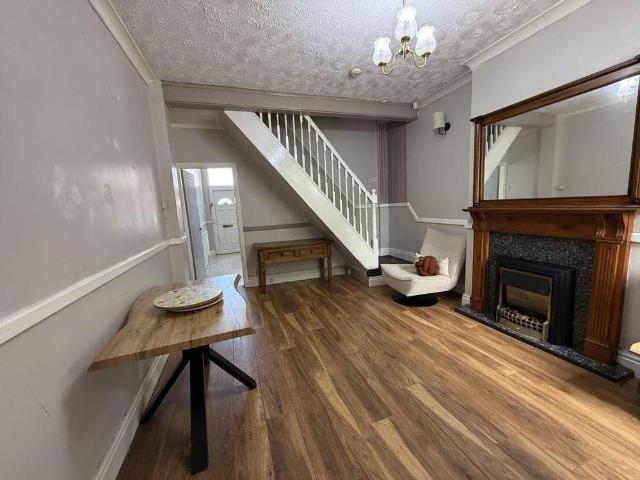 2 bedroom terraced house to rent