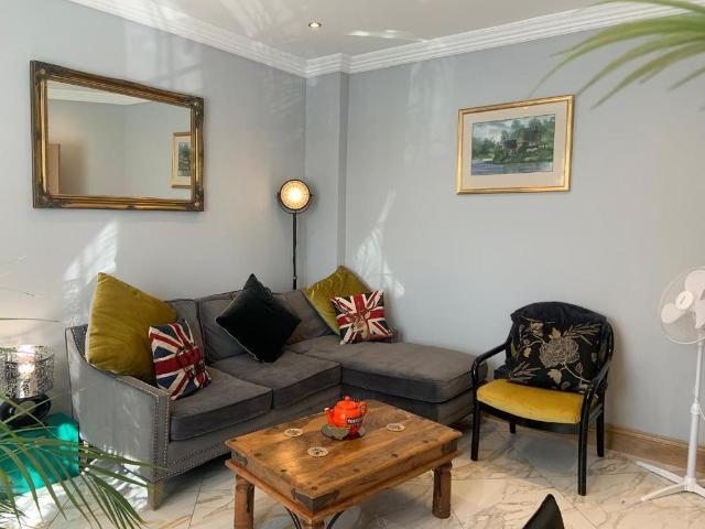 2 bedroom terraced house to rent