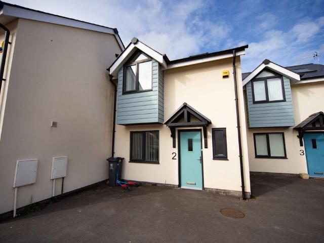 2 bedroom terraced house to rent