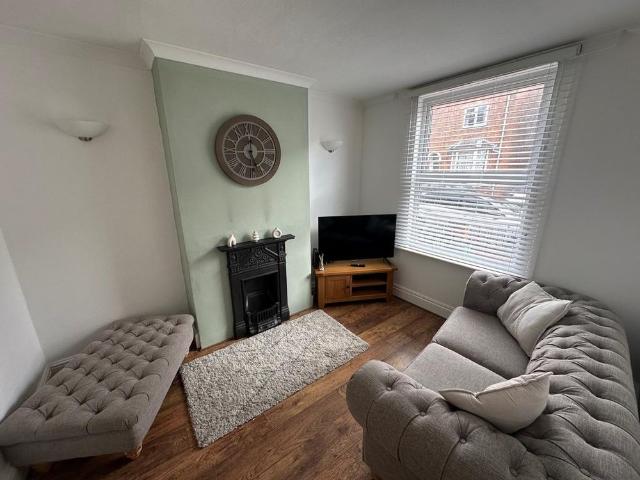 2 bedroom terraced house to rent