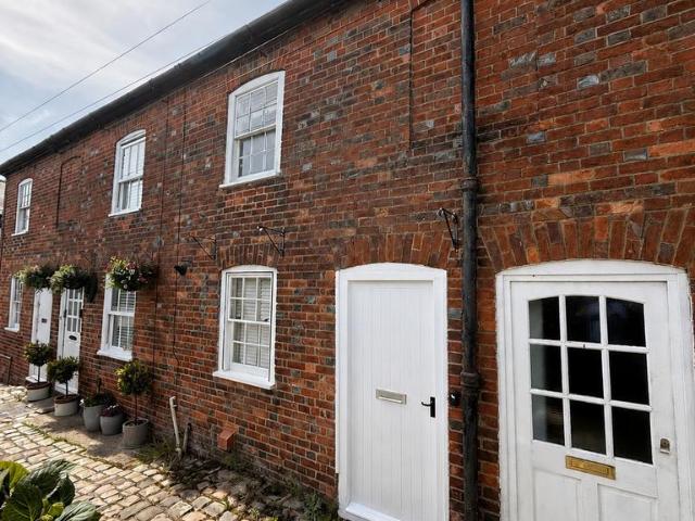 2 bedroom terraced house to rent
