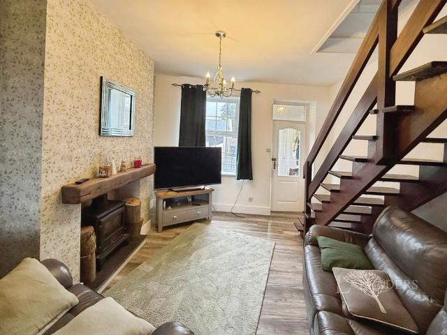 2 bedroom terraced house to rent