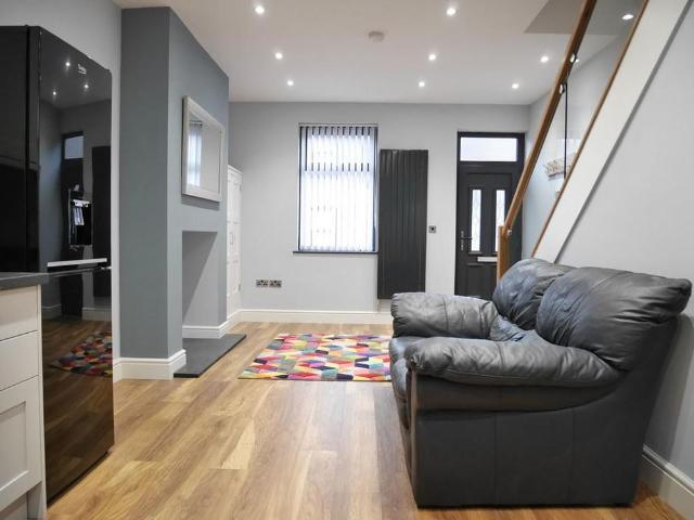 2 bedroom terraced house to rent