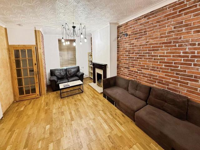 2 bedroom terraced house to rent