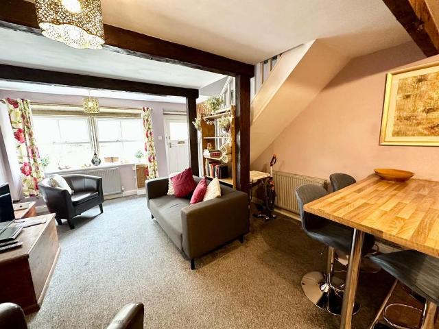 2 bedroom terraced house to rent