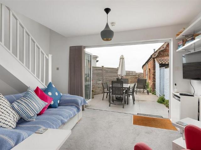 2 bedroom terraced house to rent