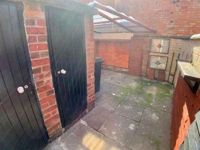 2 bedroom terraced house to rent