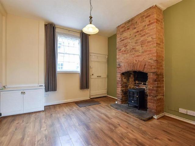 2 bedroom terraced house to rent