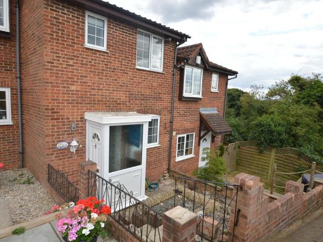 2 bedroom terraced house to rent