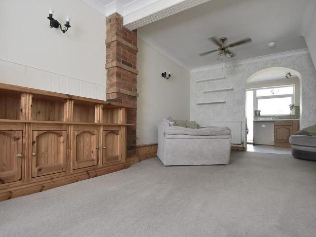 2 bedroom terraced house to rent