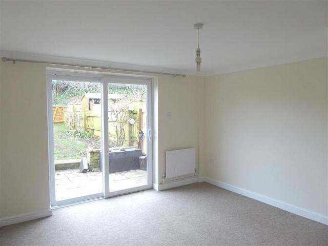 2 bedroom terraced house to rent