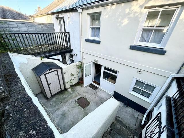 2 bedroom terraced house to rent