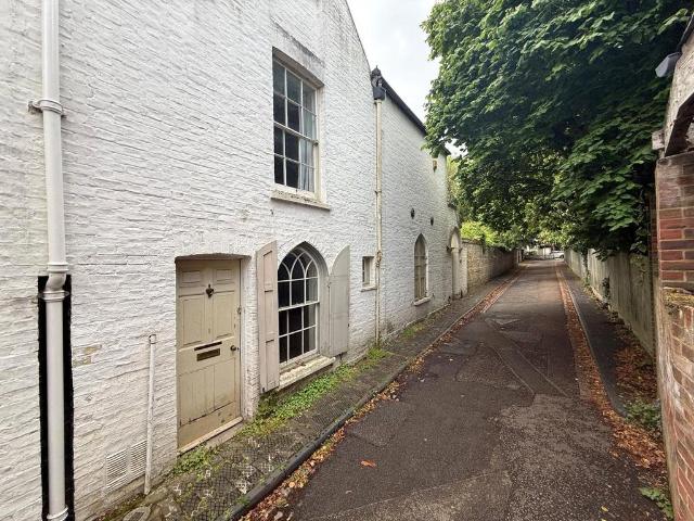 2 bedroom terraced house to rent