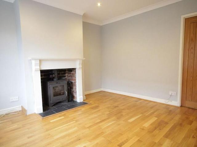 2 bedroom terraced house to rent